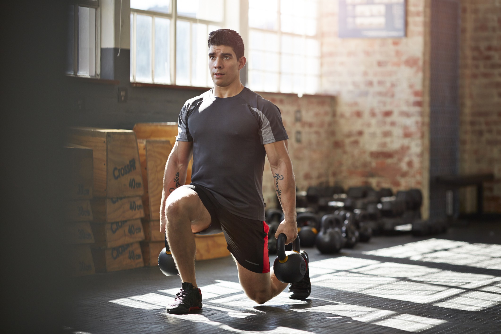 Agachamento ou passada: qual é o melhor exercício para turbinar os ...