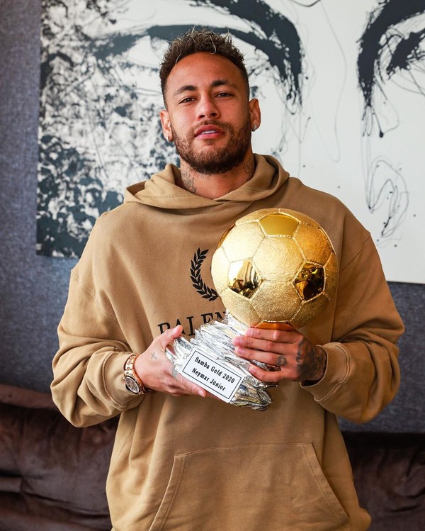 Neymar ostenta modelos de relógios Rolex que ultrapassam os R$ 2 milhões