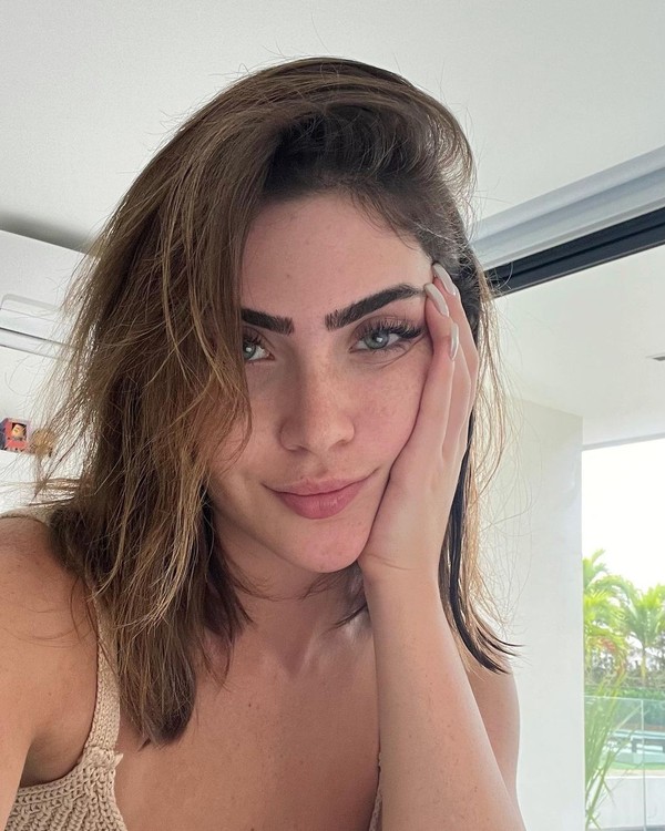 'Sem folga essa semana, bora trabalhar', relata Jade Picon nas redes