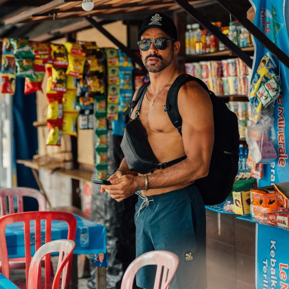 Após quase 30 dias de viagem na Tailândia, Cauã Reymond desembarca no ...