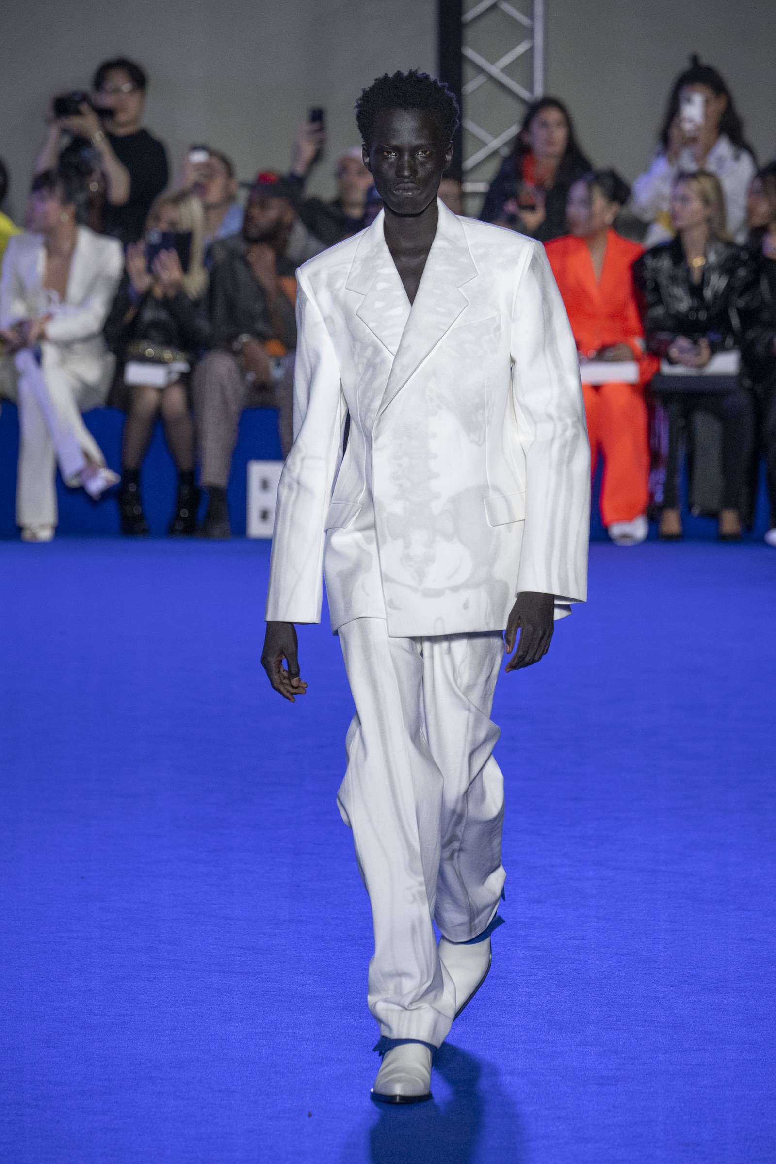 Em Paris, Off-White relembra Virgil Abloh, mas dá primeiros passos sem ele