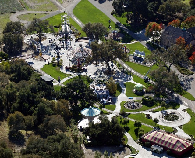 O que aconteceu com Neverland? Rancho de Michael Jackson ficou ...