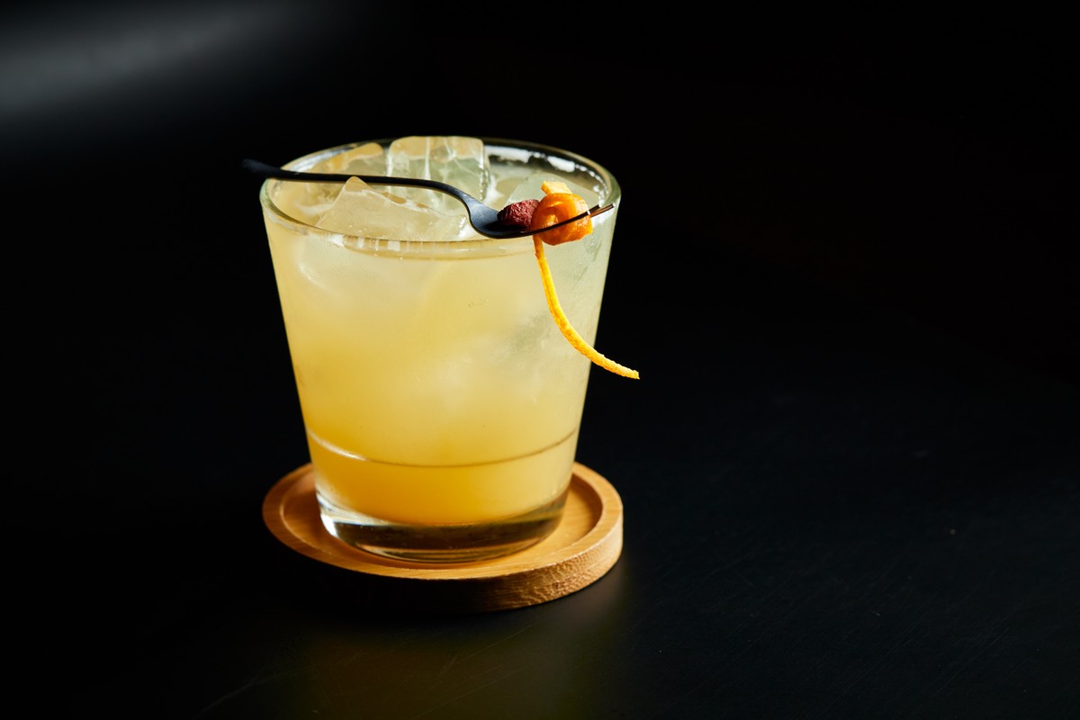Drink Fix: aprenda a preparar um coquetel com bourbon