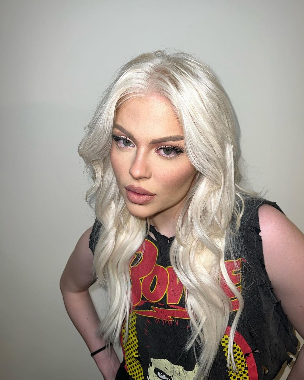 Com blusa de David Bowie, Luísa Sonza abre álbum de fotos e recebe ...