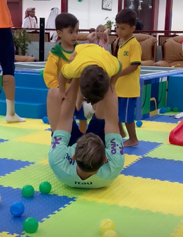 Em clima de romance, Everton Ribeiro e esposa Marilia Nery aproveitam ...