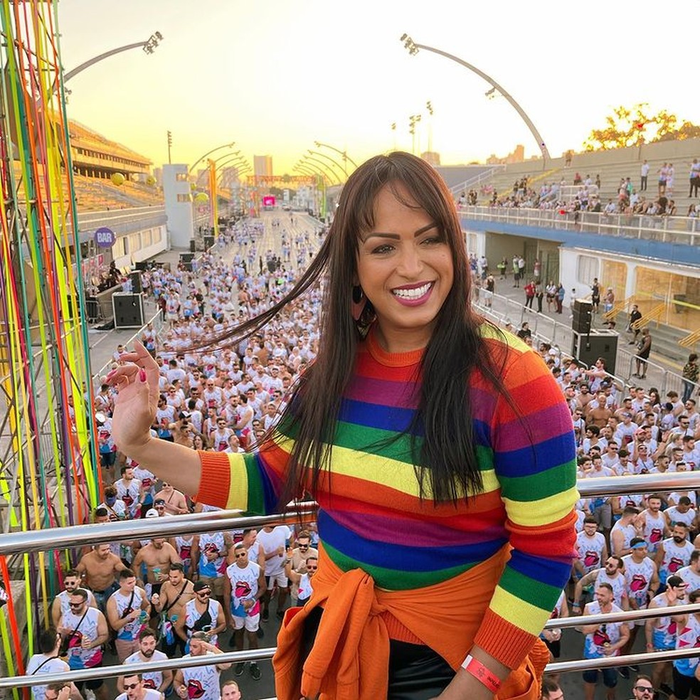 Após abertura de inquérito contra transfobia, Lisa Gomes usa as cores ...