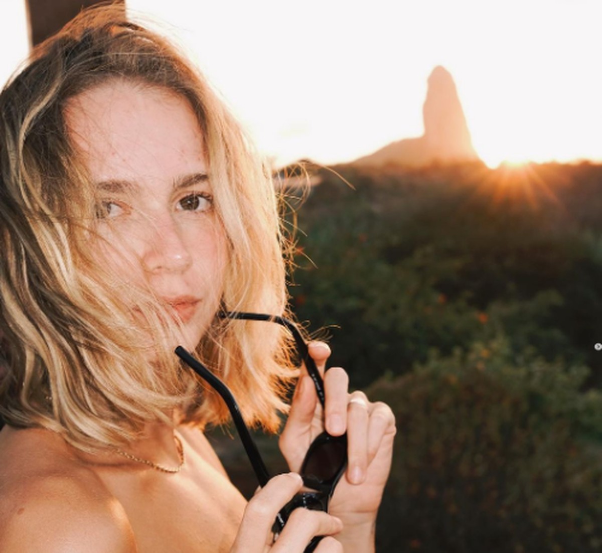 Isa Scherer abre álbum de viagem para Fernando de Noronha