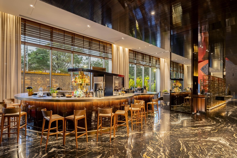 Alex Albino faz show exclusivo no Bar Caju do JW Marriott Hotel São Paulo