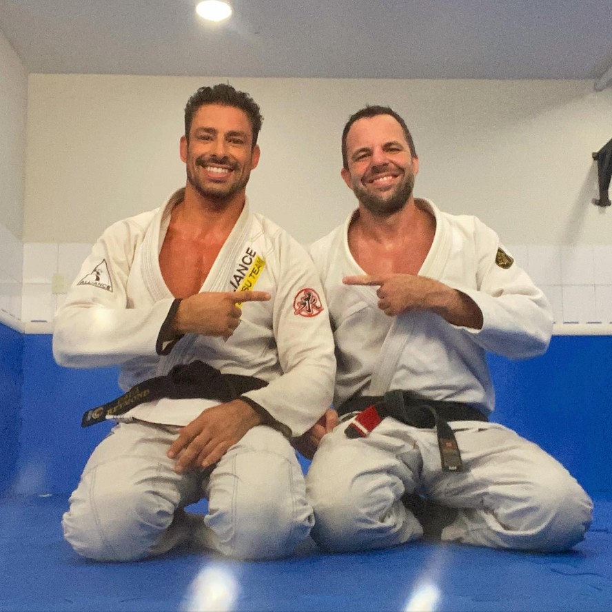 Cauã Reymond mostra treino de jiu-jitsu: ''Domingo''