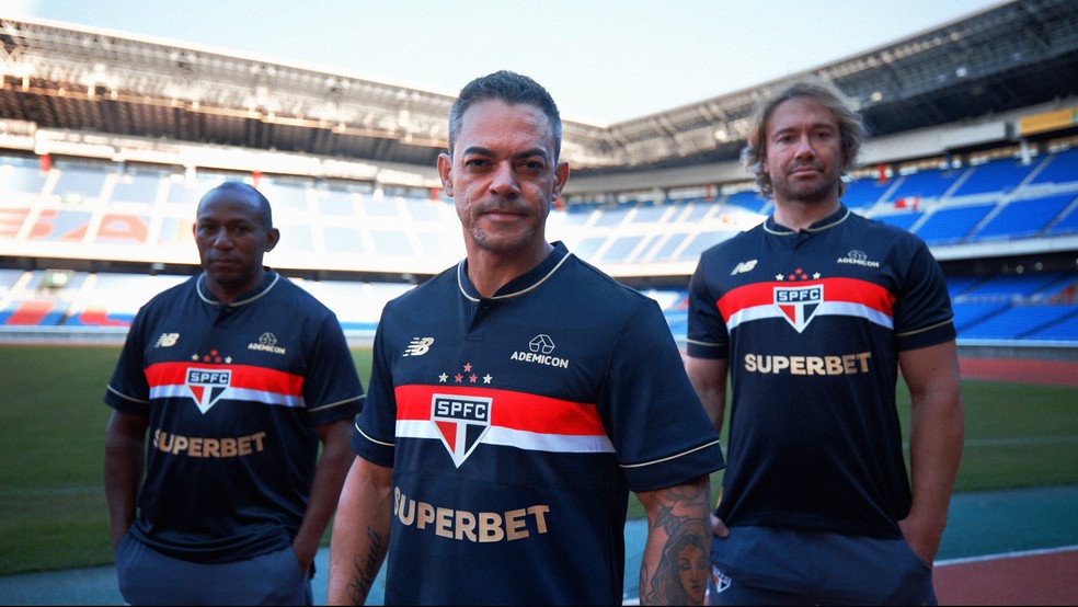 Nova camisa do SPFC faz homenagem à defesa histórica de Rogério Ceni no ...