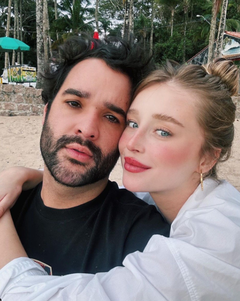 Duda Reis posa com o noivo, Du Nunes: 'Resposta de todas as minhas orações'