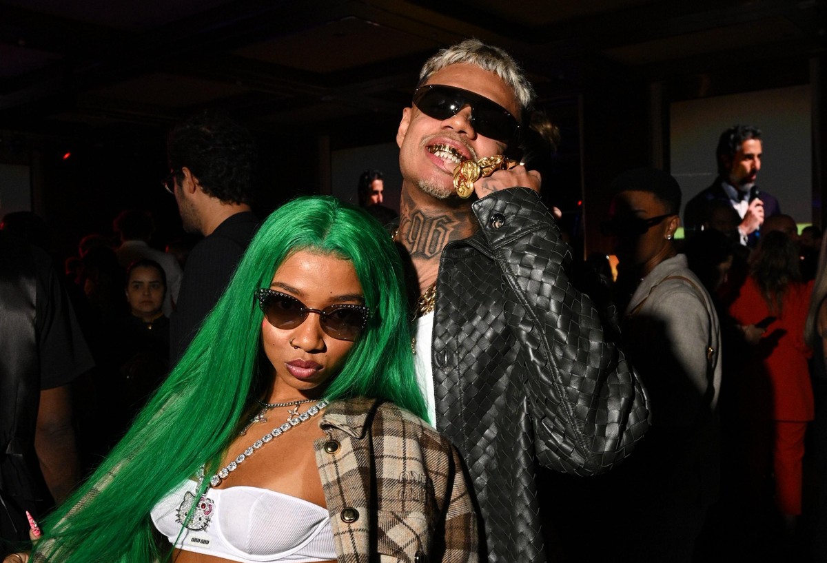 MC Cabelinho chega junto de Slipmami aos prêmios Men of the Year em São ...