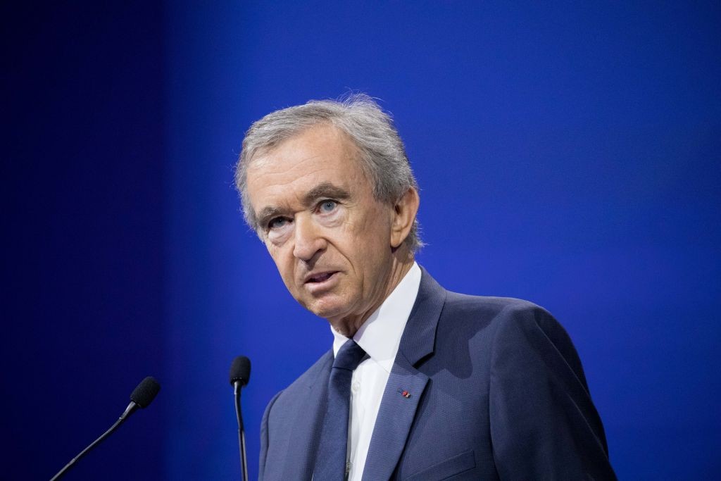 Após fortuna subir mais de US$ 23 bi em um dia, Bernard Arnault supera ...
