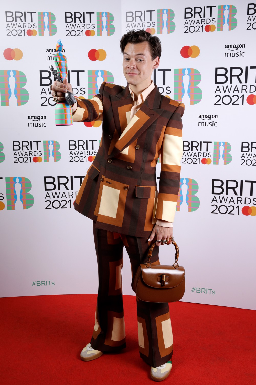 Harry Styles faz 30 anos: veja 30 looks do cantor