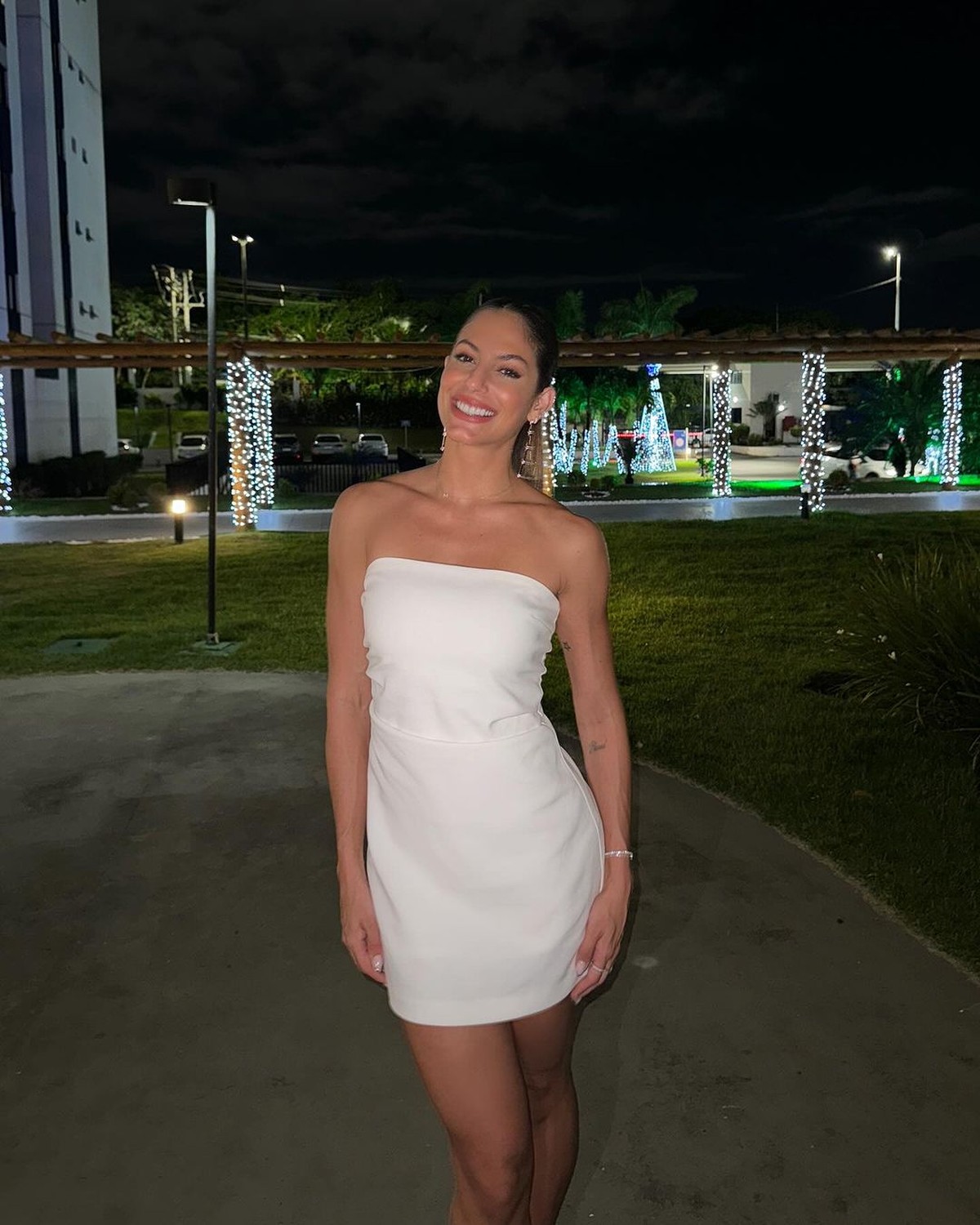 Mari Gonzalez encanta ao abrir álbum na Bahia: 'Irradiando luz'