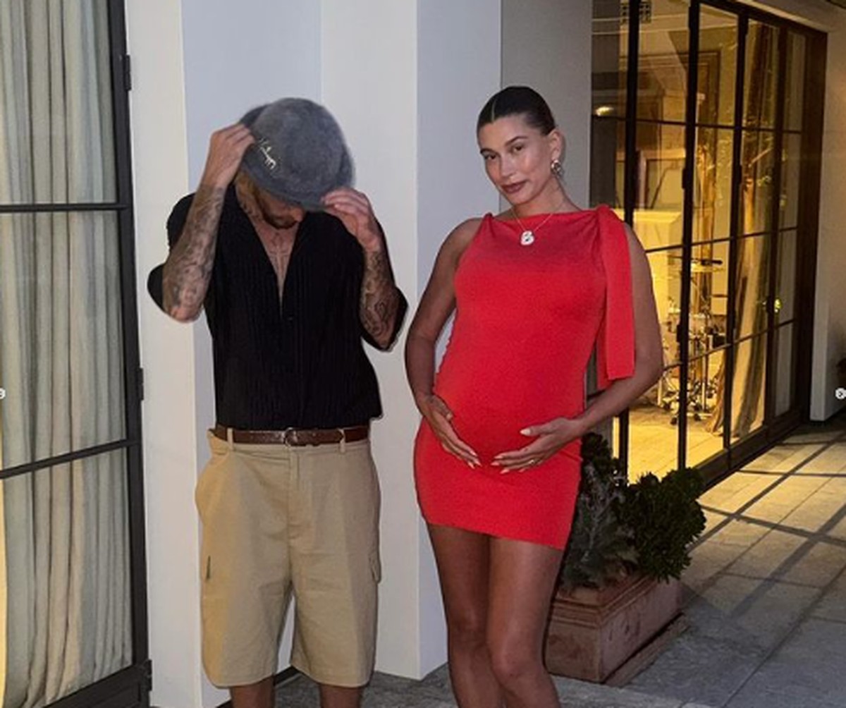 Na reta final da gravidez, Hailey Bieber posa com Justin e exibe barrigão