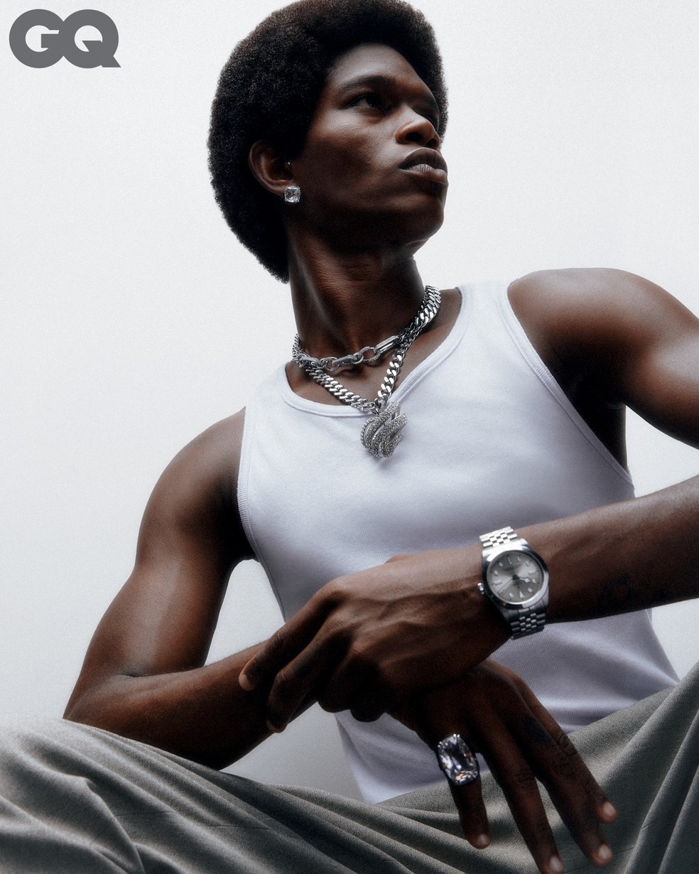 Homens ousam cada vez mais na escolha das joias; confira modelos