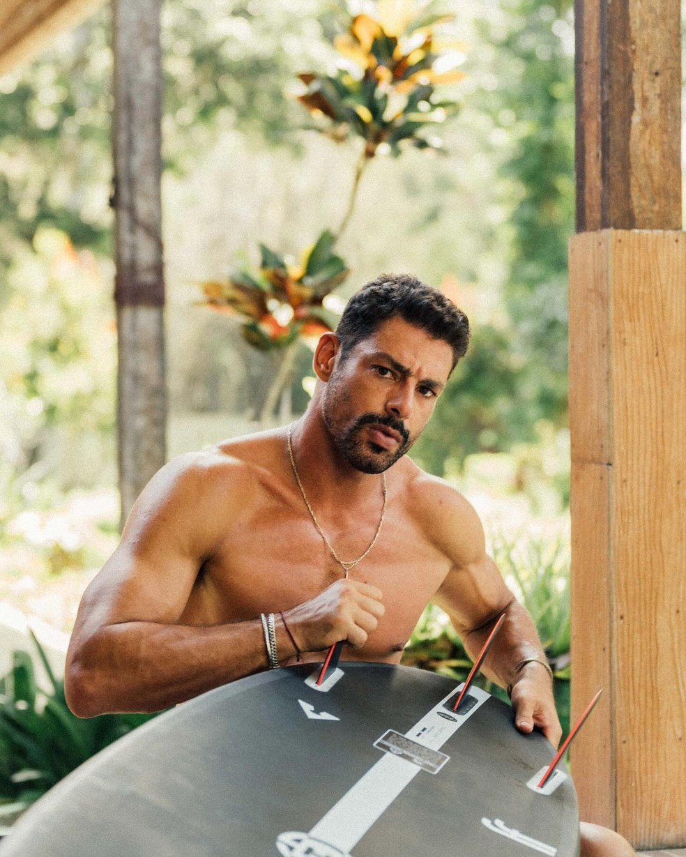 Após quase 30 dias de viagem na Tailândia, Cauã Reymond desembarca no ...