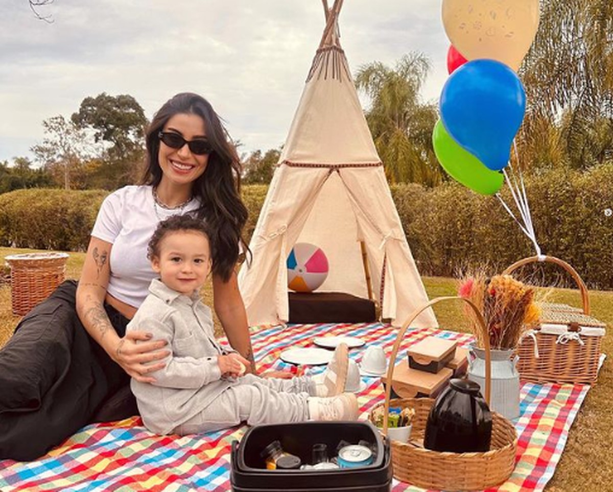 Bianca Andrade curte piquenique com o filho, Cris: 'Surpresa da mamãe'