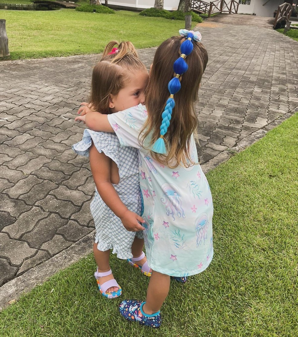 Virginia Fonseca se derrete por fotos das filhas em viagem a ...