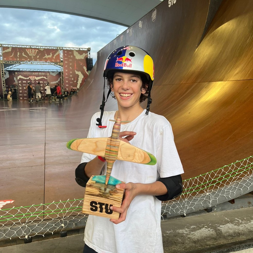 Gui Khury se torna o mais jovem skatista brasileiro a ser campeão no ...