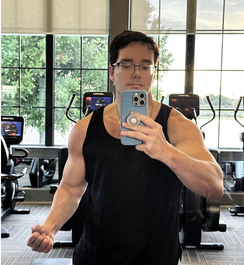 Como Peter Jordan transformou seu físico e perdeu 10kg treinando em casa