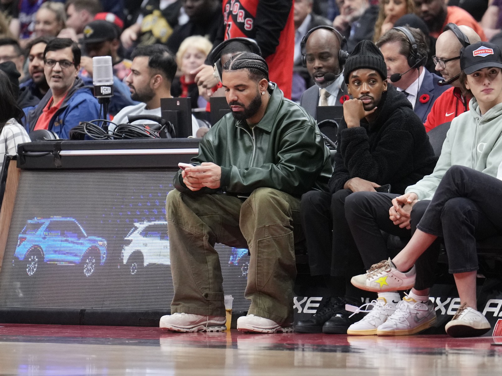 Drake inaugura sua era das tranças nagô (e nós damos os bastidores)