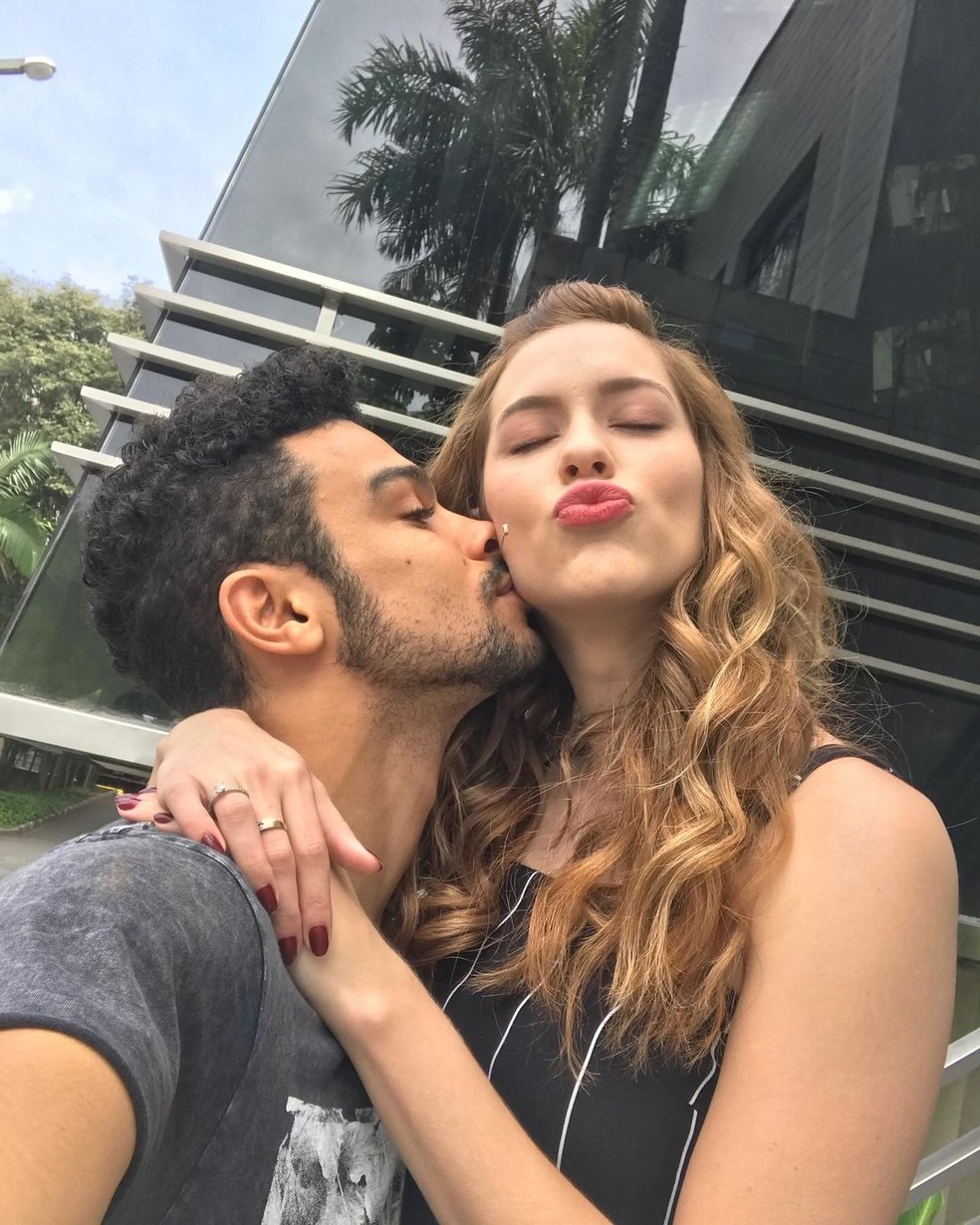 Sérgio Malheiros celebra dez anos com Sophia Abrahão: 'Primeira década de muitas'