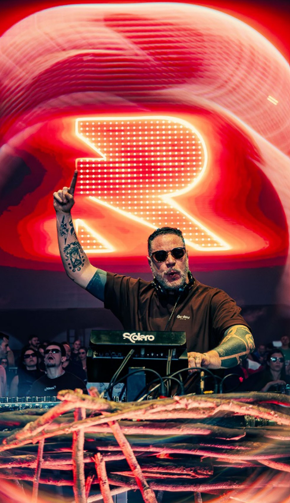 Primeiro culto evangélico na D-Edge, tradicional balada de SP, tem Baby ...