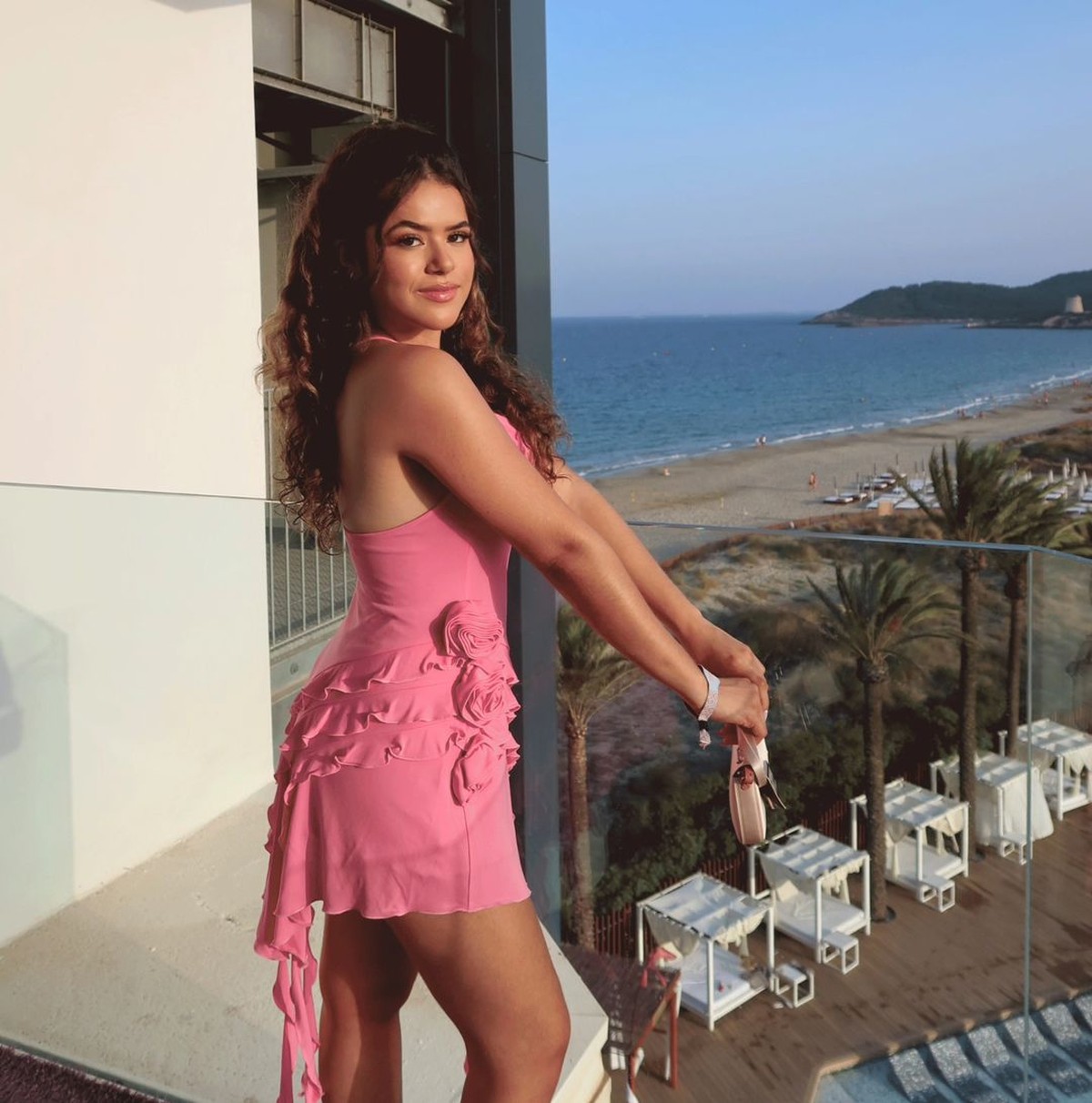 Maísa Silva celebra verão na Espanha em cliques belíssimos: ''Verano''