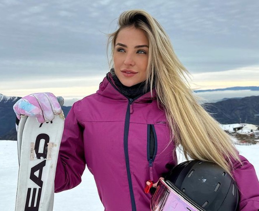 Gabi Martins abre álbum de fotos de viagem para o Chile