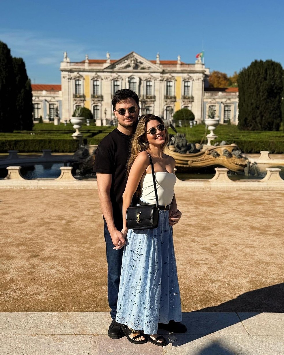 Felipe Neto posa em momento romântica com namorada em passeio | GQ | GQ