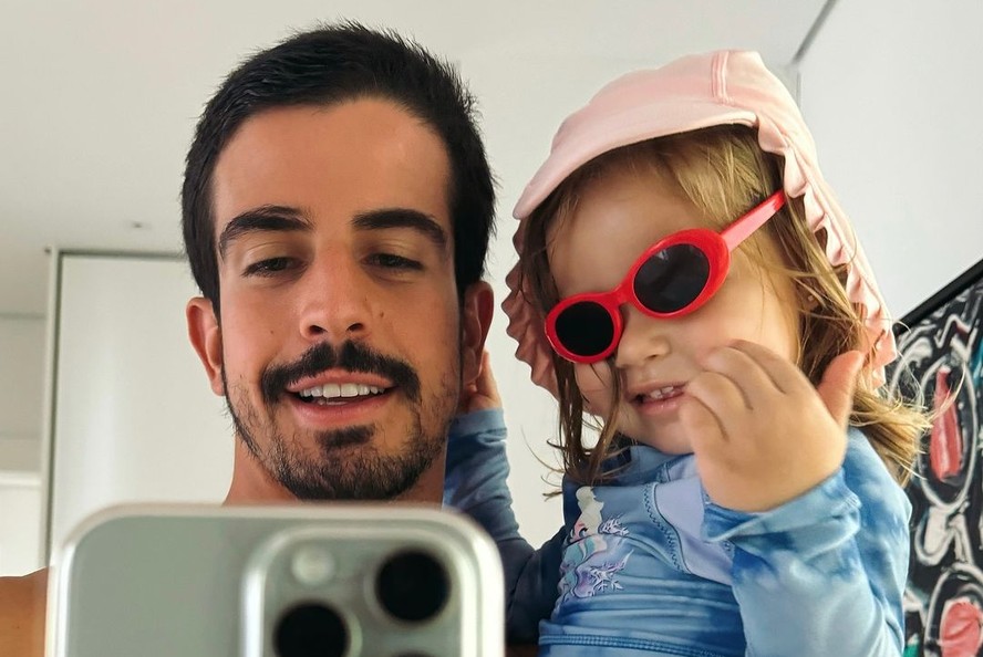 Enzo Celulari encanta com novos cliques ao lado dos irmãos: 'Vida'