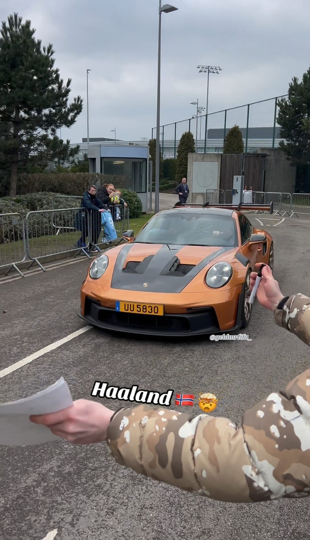 Erling Haaland tem coleção luxuosa de carros esportivos com Ferrari de ...
