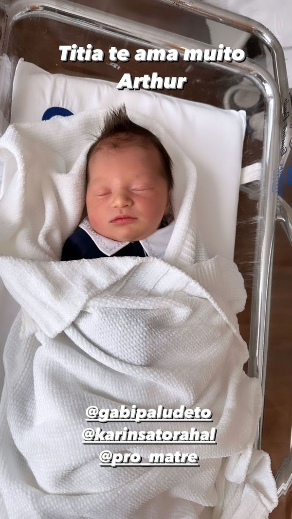 Separados, Sabrina Sato e Duda Nagle visitam o sobrinho recém-nascido: 'Titia ama muito'