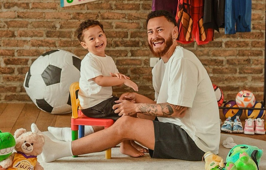 Fred Bruno emociona com homenagem de aniversário de seu filho, Cris