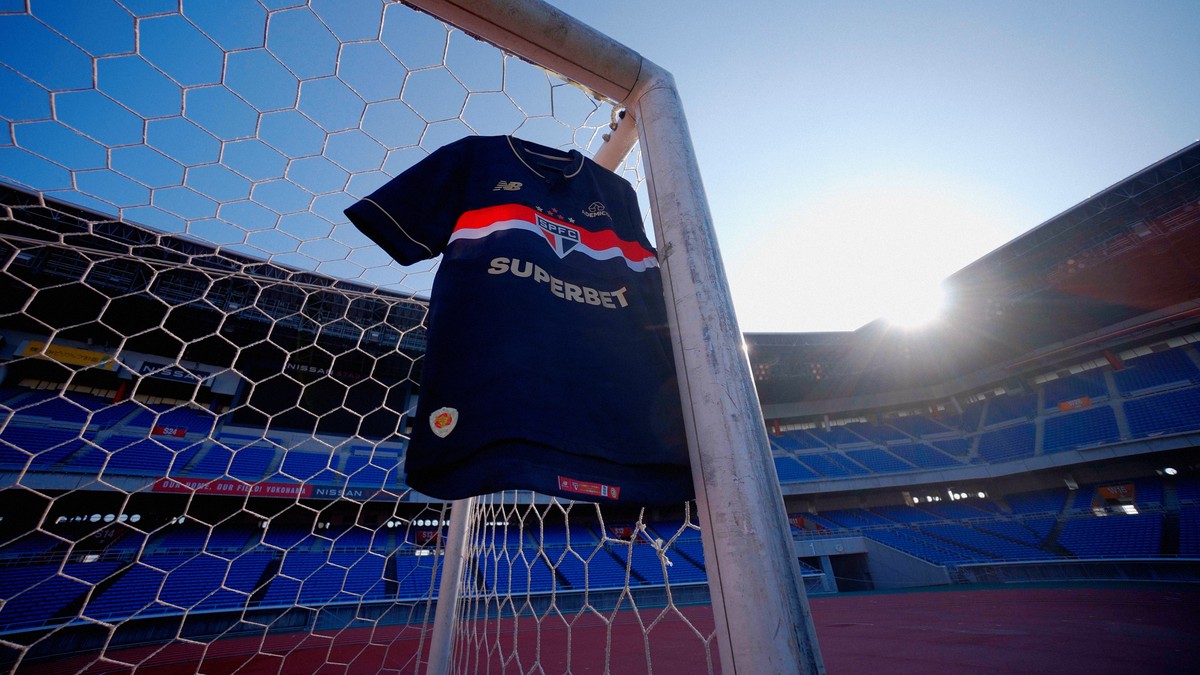 Nova camisa do SPFC faz homenagem à defesa histórica de Rogério Ceni no ...