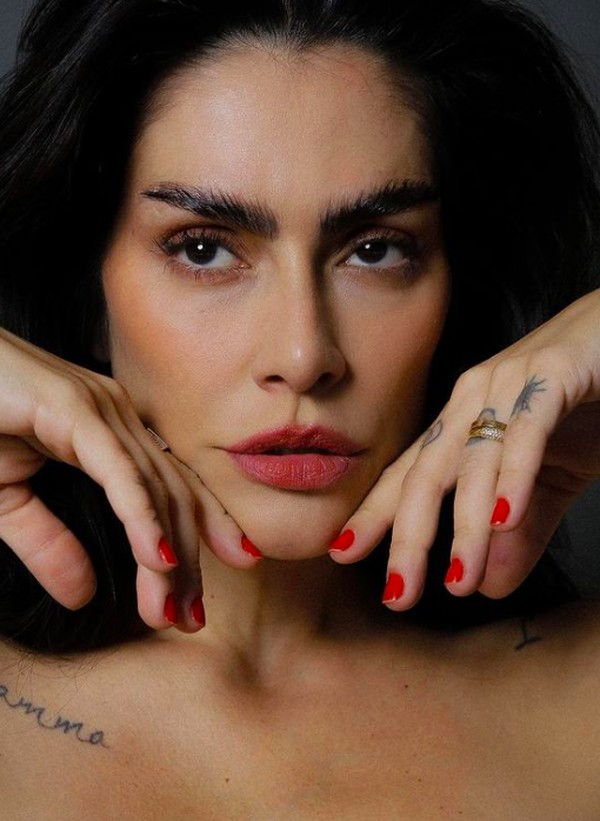 Cleo faz carão para cliques e arranca suspiros nas redes: 'Eu e a ...