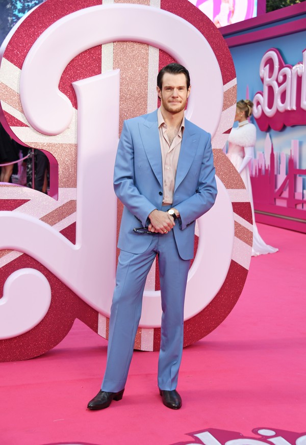 Estilo Barbie invade guarda-roupa das celebridades, inclusive dos Ken