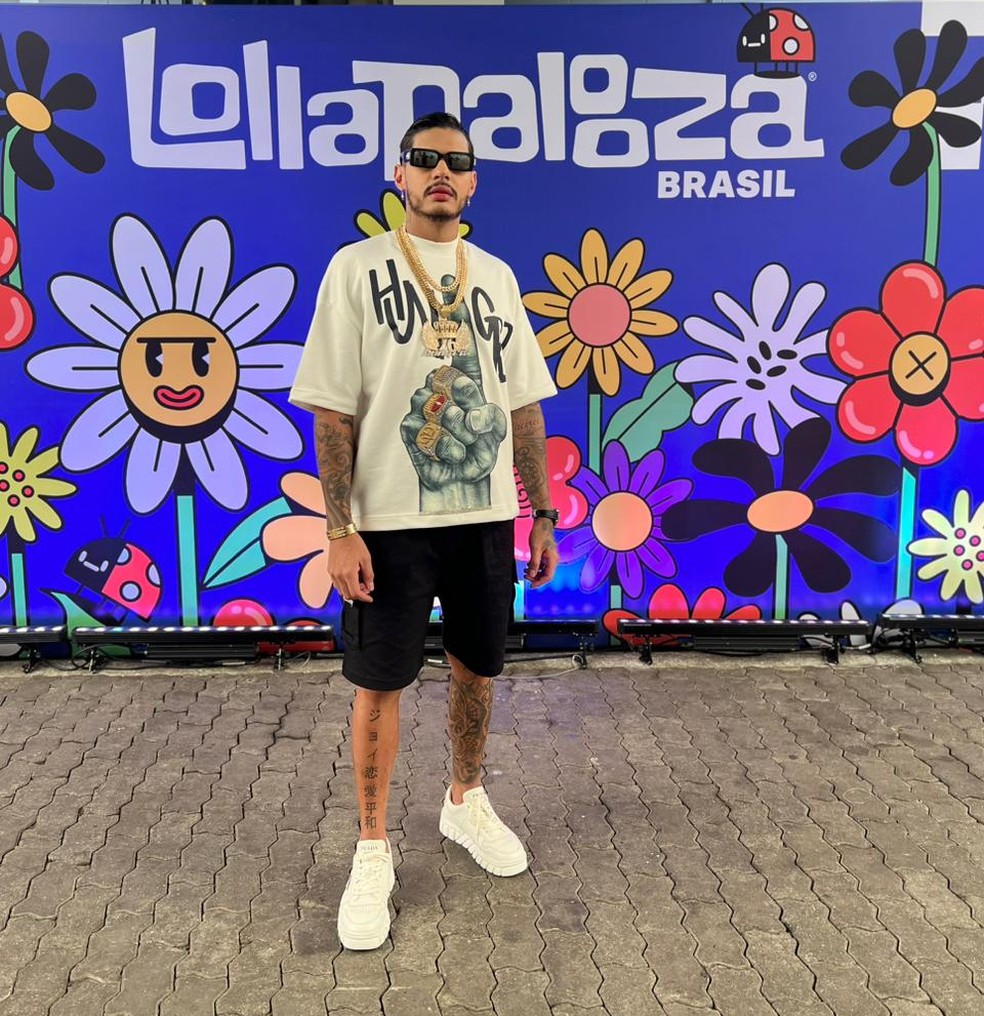 Rapper Hungria se apresenta no Lollapalooza com colar avaliado em R$ 1,5 mi