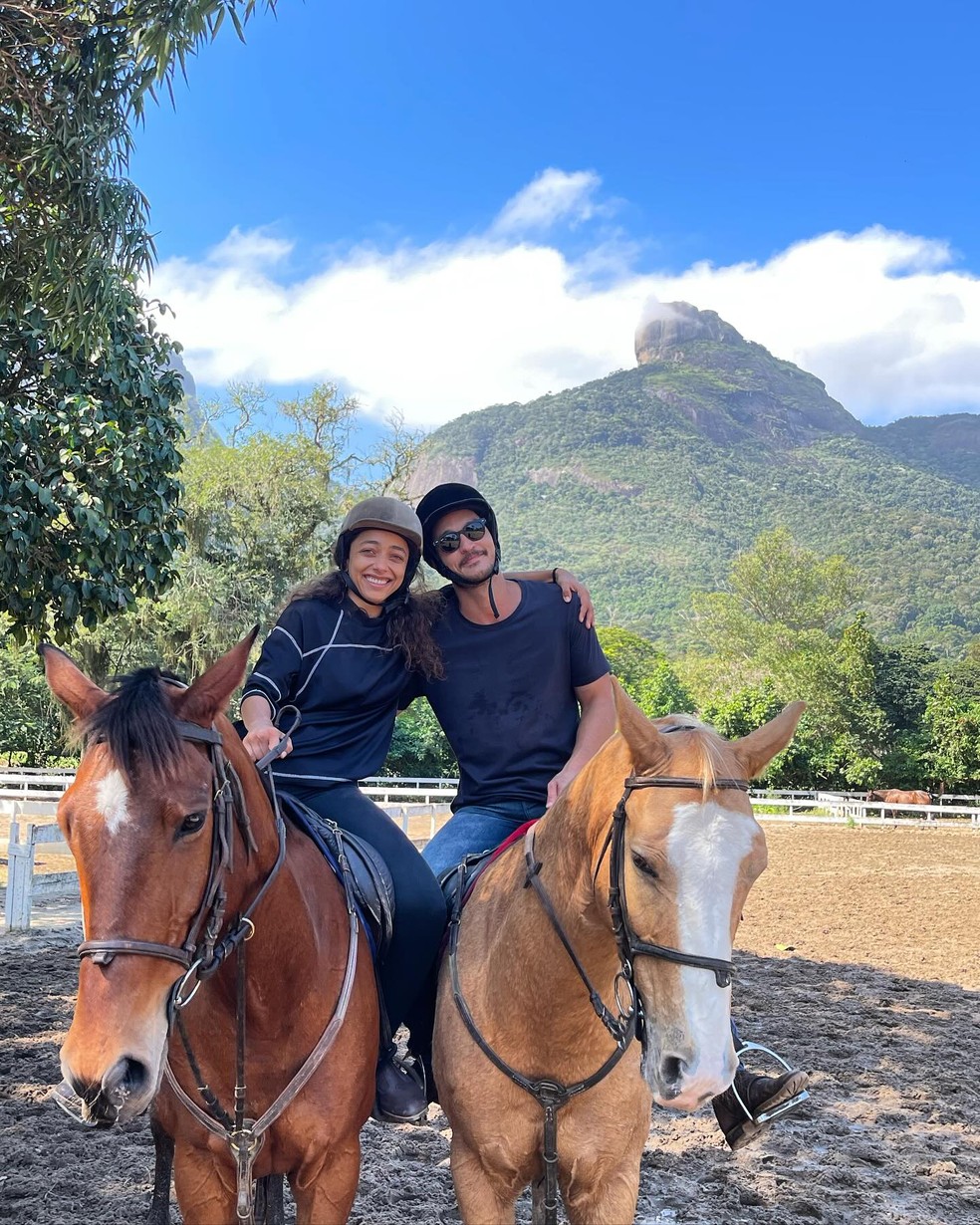 Alice Carvalho ganha 10kg para viver Dinorah em série; veja diferença