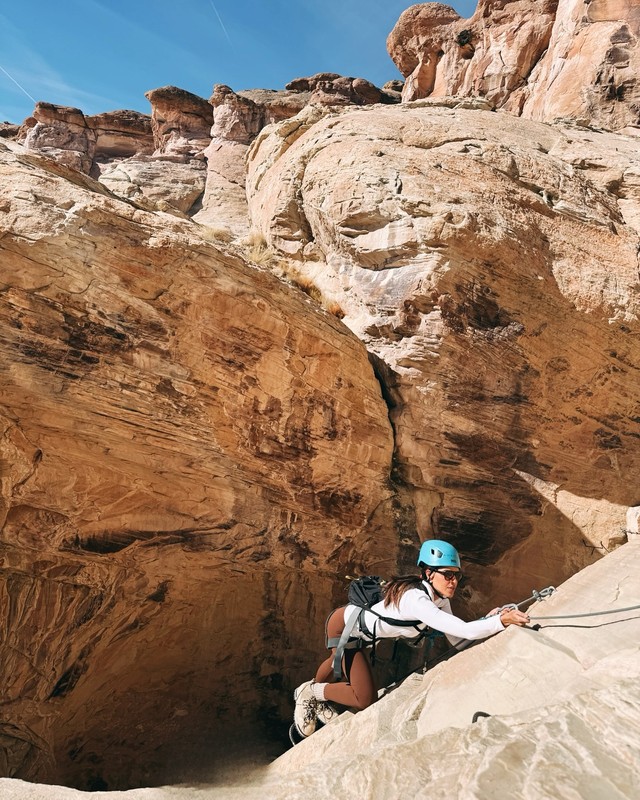 Mariana Rios curte dia de escalada em viagem a Utah, nos Estados Unidos