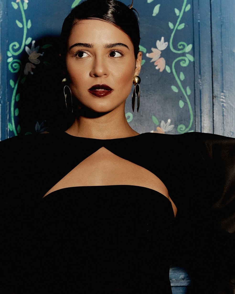 Giullia Buscacio, de Renascer, rouba a cena com look elegante e recebe ...