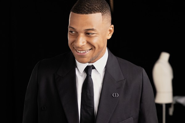 PSG apresenta nova coleção em parceria com DIOR para temporada 2023/2024