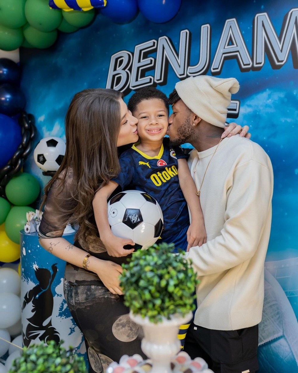 Fred Rodrigues e esposa abrem álbum de aniversário do filho na Turquia; veja aqui