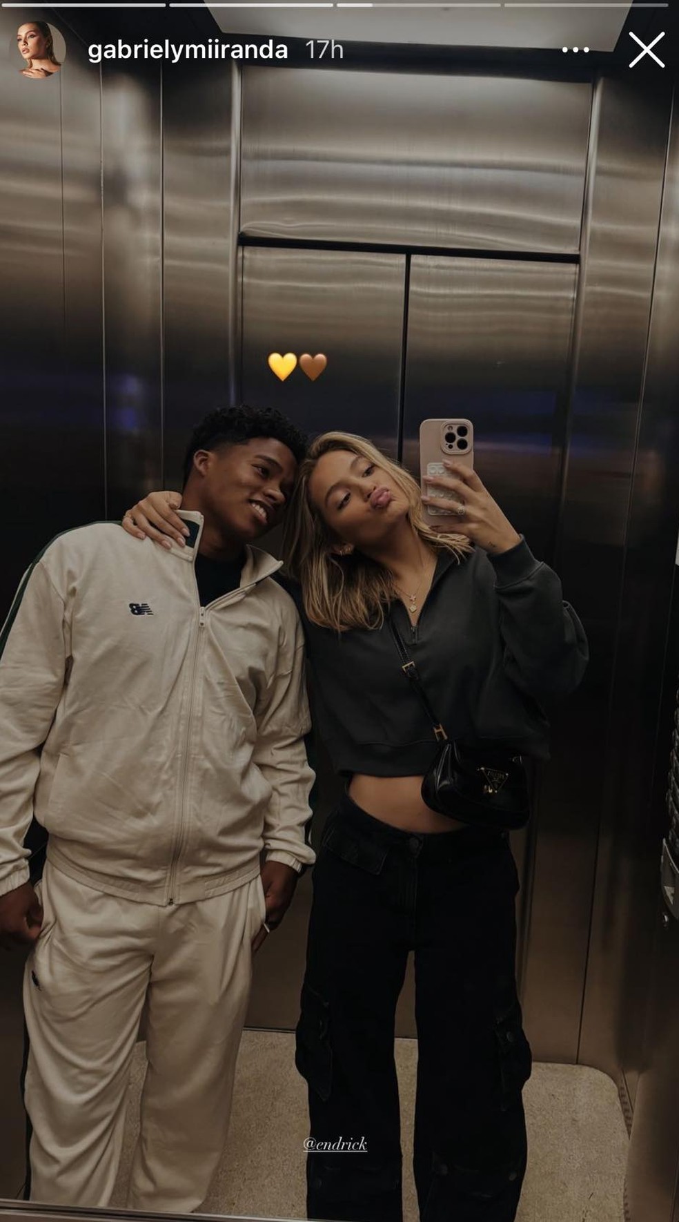 Gabriely Miranda posa em clima de romance com Endrick