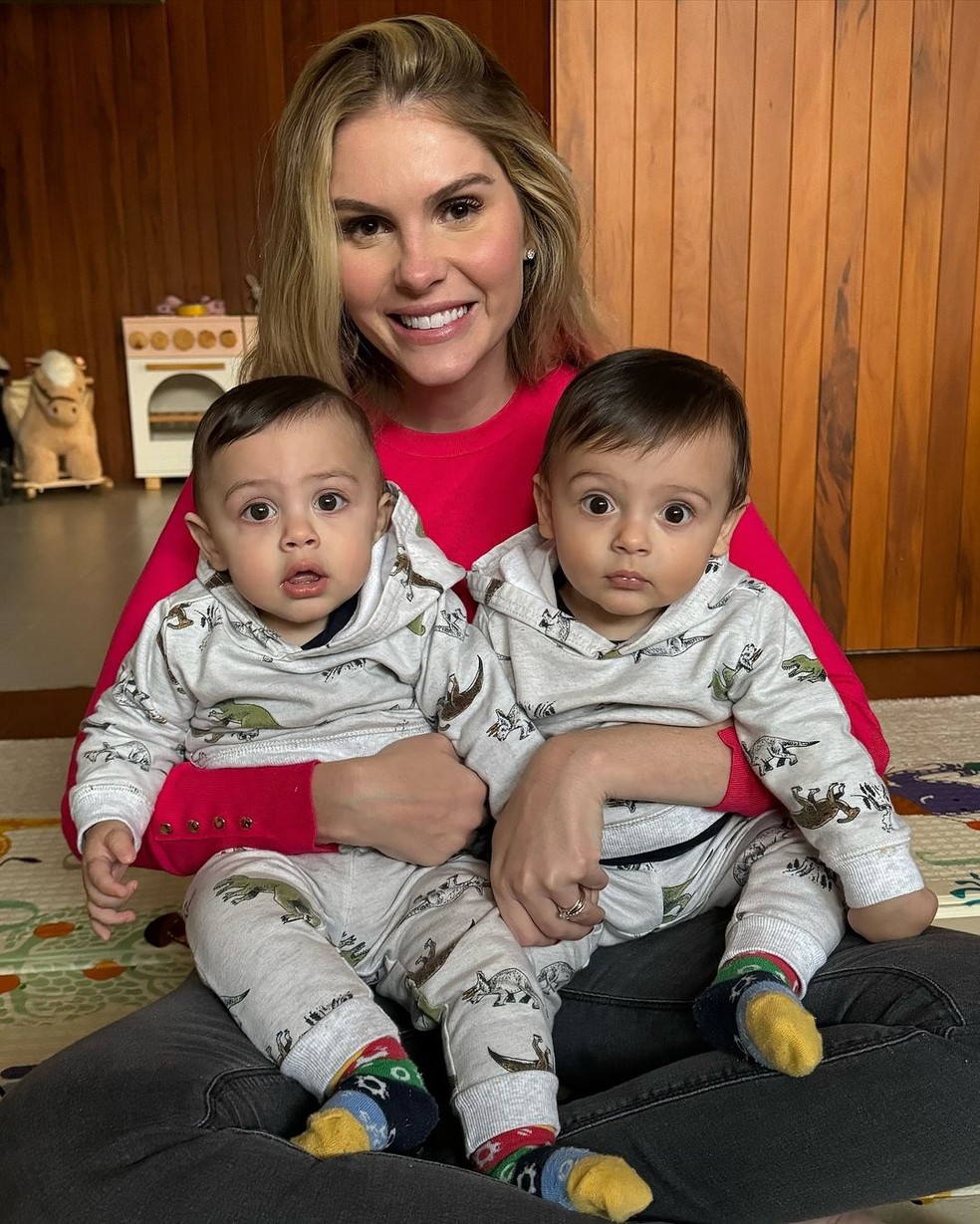 Bárbara Evans se declara para seus filhos e marido: 'Amores da minha vida'
