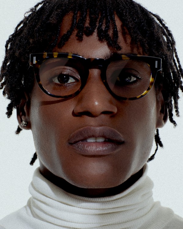 Coleção de eyewear outono-inverno 2023 da Calvin Klein traz shapes ...