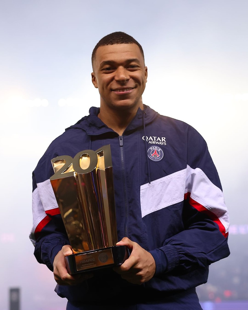 Ídolos do futebol mundial celebram recordista Mbappé: 'Número um'