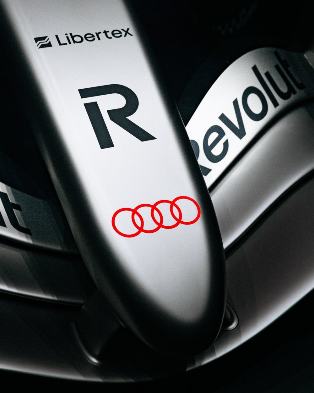 Audi apresenta carro que será pilotado por Gabriel Bortoleto na F1 em 2026